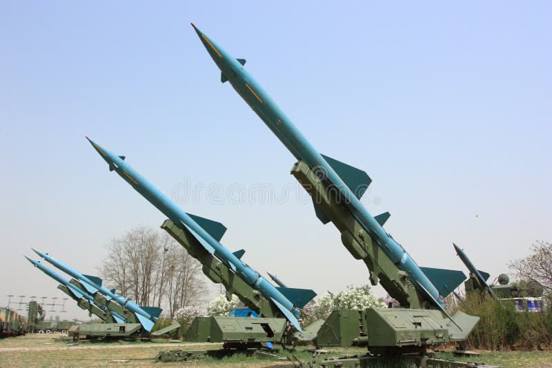 Kern raket stock afbeelding. Image of zilver, oorlogvoering - 22410525