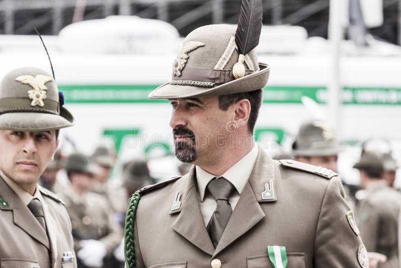 Militari Alpini Italiani: Espressioni Fiere Immagine Stock Editoriale ...