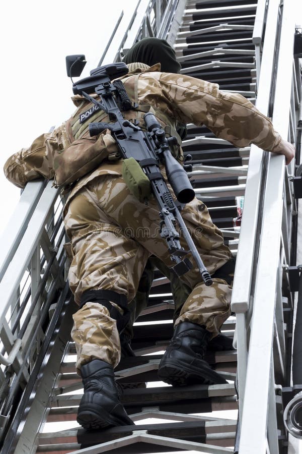 Militarny snajper zdjęcie stock. Obraz złożonej z strzelanie - 69187238