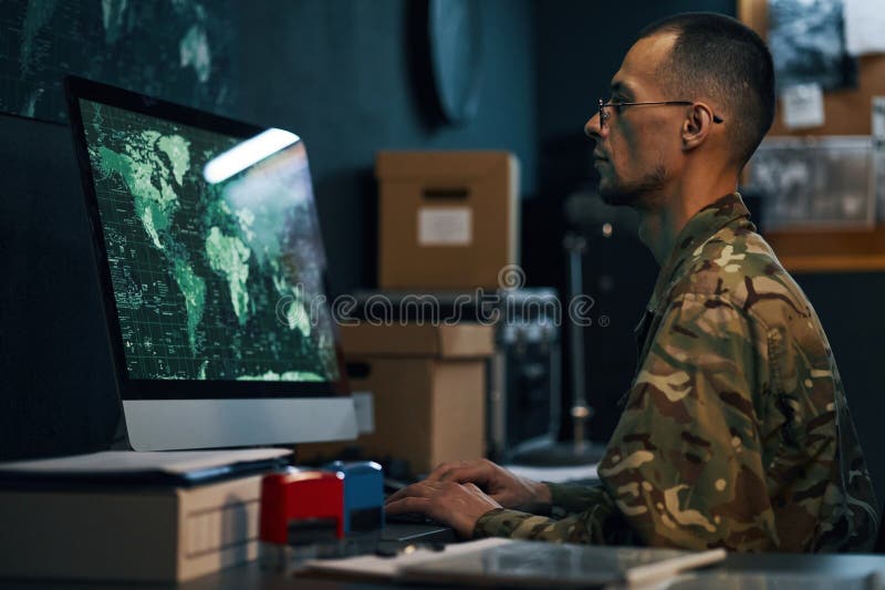 Military Personnel Analyzing Data Computer Screen Stock Photos - Free ...