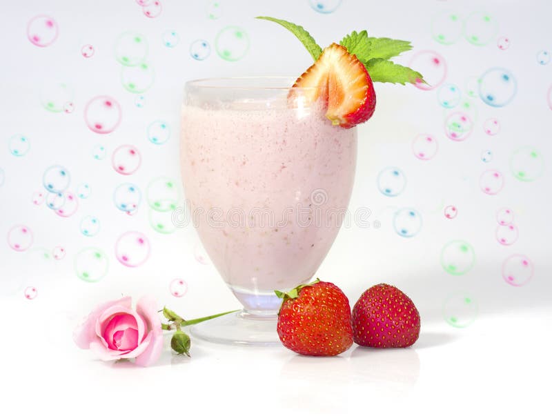 Milkshake de la fresa foto de archivo. Imagen de aislado - 14661202