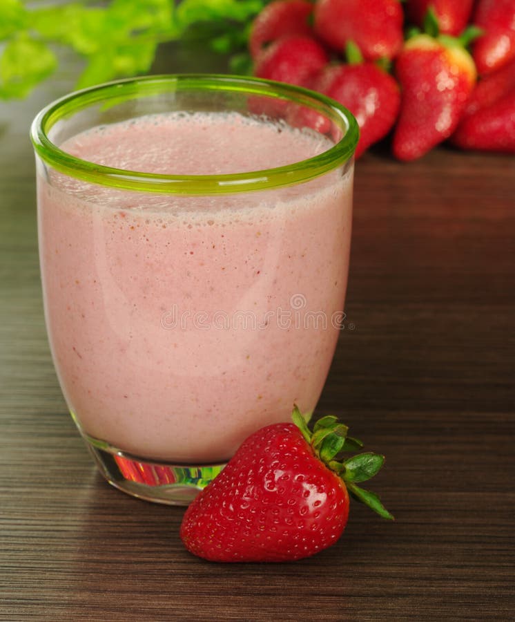 Milkshake de la fresa imagen de archivo. Imagen de nadie - 16535705
