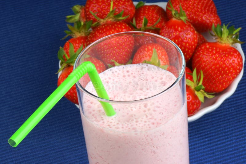Milkshake de la fresa foto de archivo. Imagen de americano - 25005608