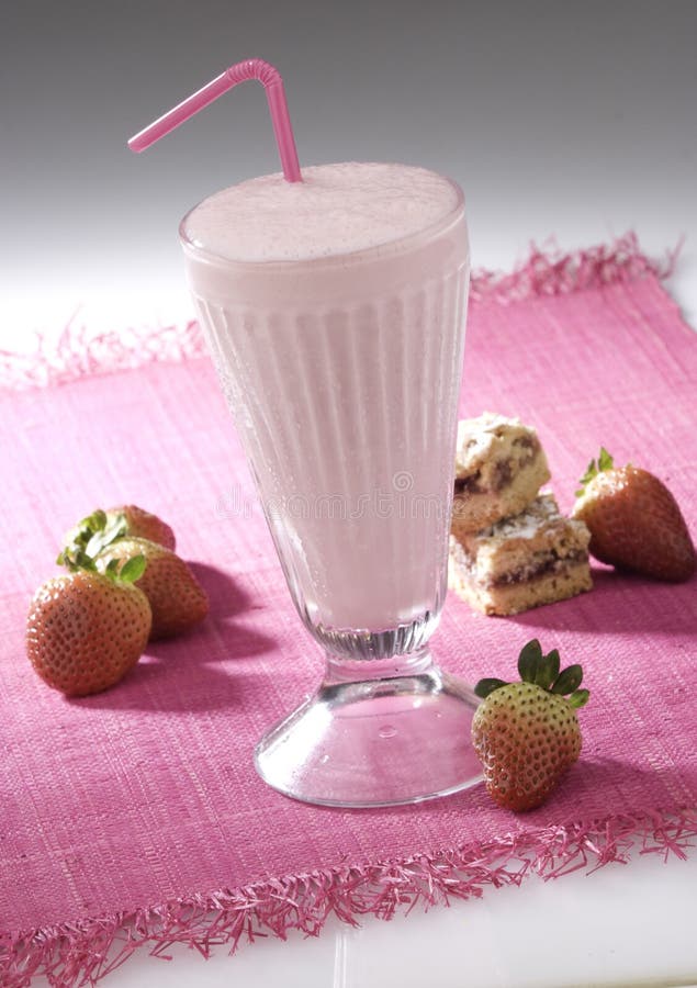 Milkshake de la fresa foto de archivo. Imagen de fruta - 25797214