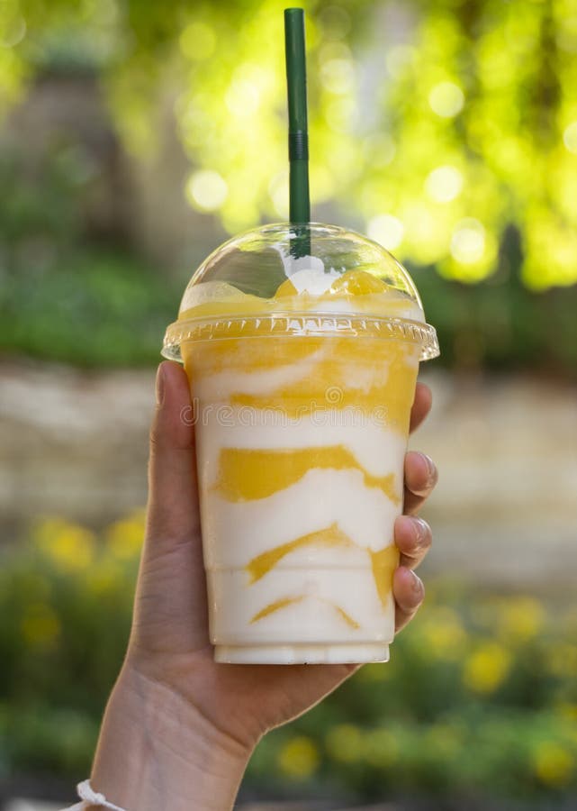 Milkshake in a Plastic Glass with a Straw with a Green Background 库存照片 ...