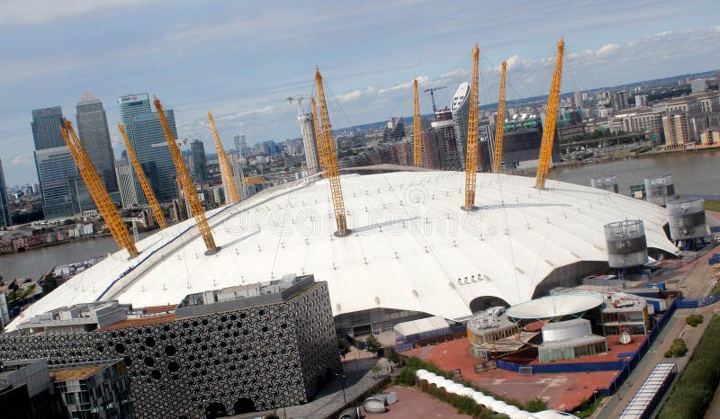 Climbing the Dome of the O2 Arena in London Editorial Photography ...