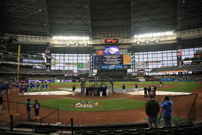 Miller Park - Milwaukee Brewers Editorial Photo - Image of batting ...