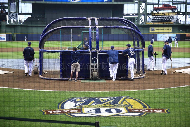 Miller Park - Milwaukee Brewers Editorial Photo - Image of green, major ...
