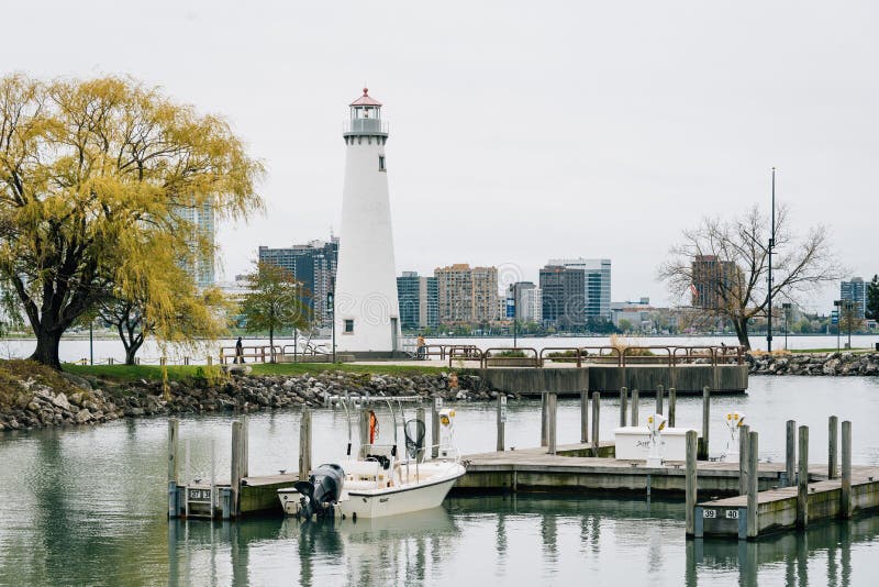 Milliken State Park Lighthouse, in Detroit, Michigan Editorial Image ...
