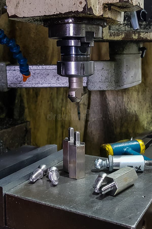 Milling Cnc Machine Tool with Mill for Metal and Plastic Processing ...