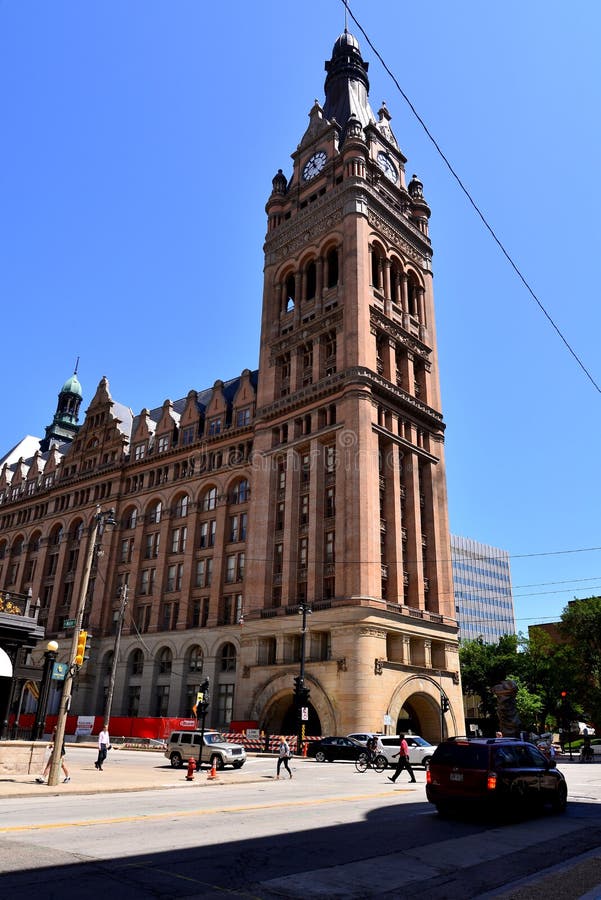 Milwaukee City Hall Vertical View Editorial Photo - Image of attraction ...