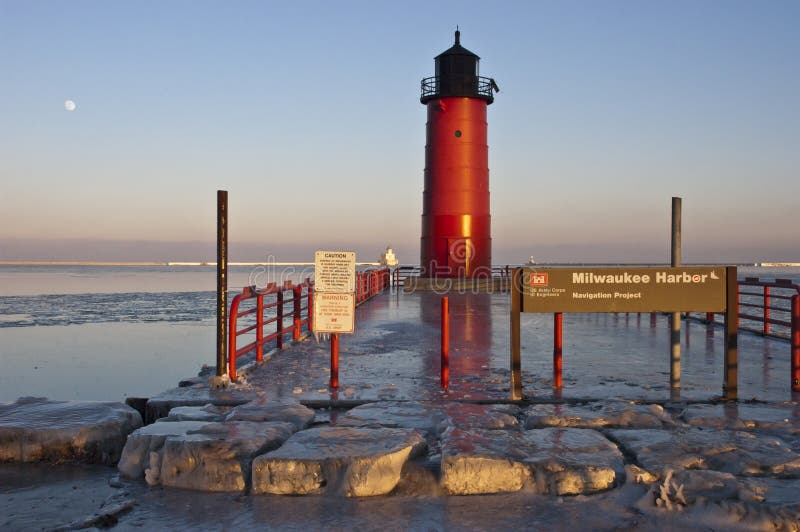 Milwaukee Harbor Port of Entry and Lighthouse Editorial Image - Image ...