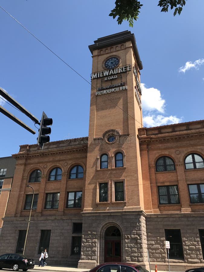 Milwaukee St Station editorial photography. Image of station - 97862487
