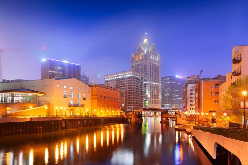 Milwaukee, Wisconsin, USA Downtown Skyline on the Milwaukee River Stock ...