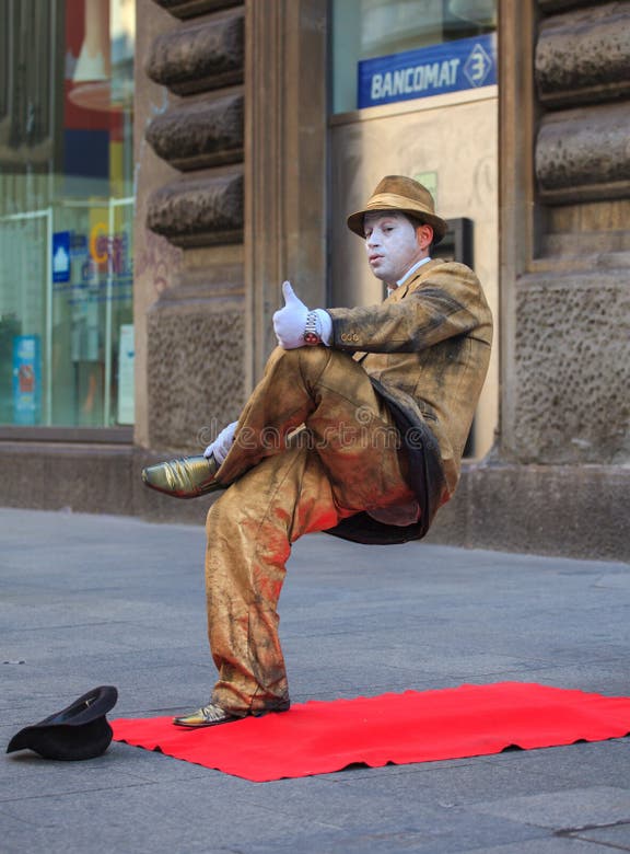 Mim zdjęcie editorial. Obraz złożonej z osoba, wykonawca - 33600616