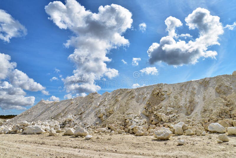 Mina de la piedra caliza foto de archivo. Imagen de hueco - 33162788