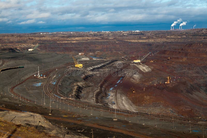 Mina do minério de ferro foto de stock. Imagem de pedra - 17198470