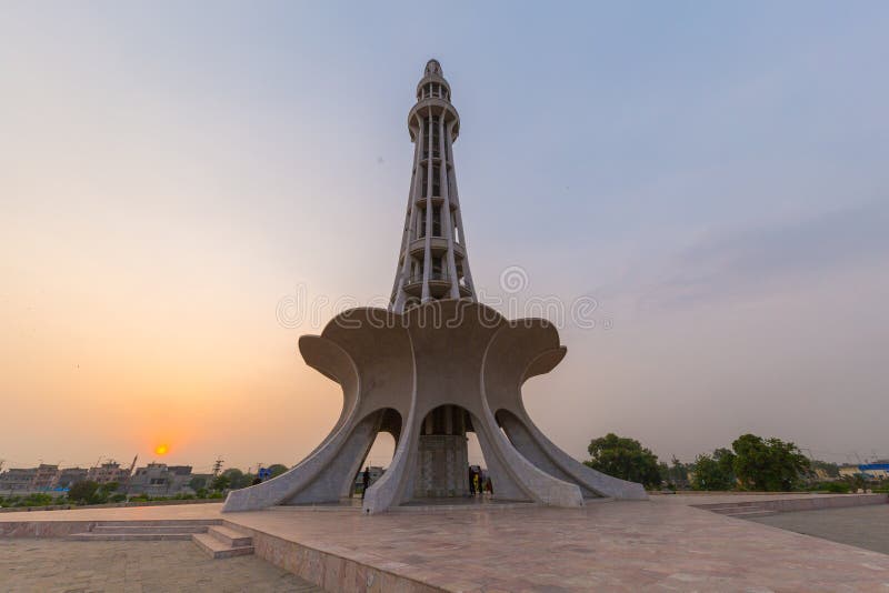 Minar-e-Pakistan and Sunset Stock Photo - Image of tower, lighting ...