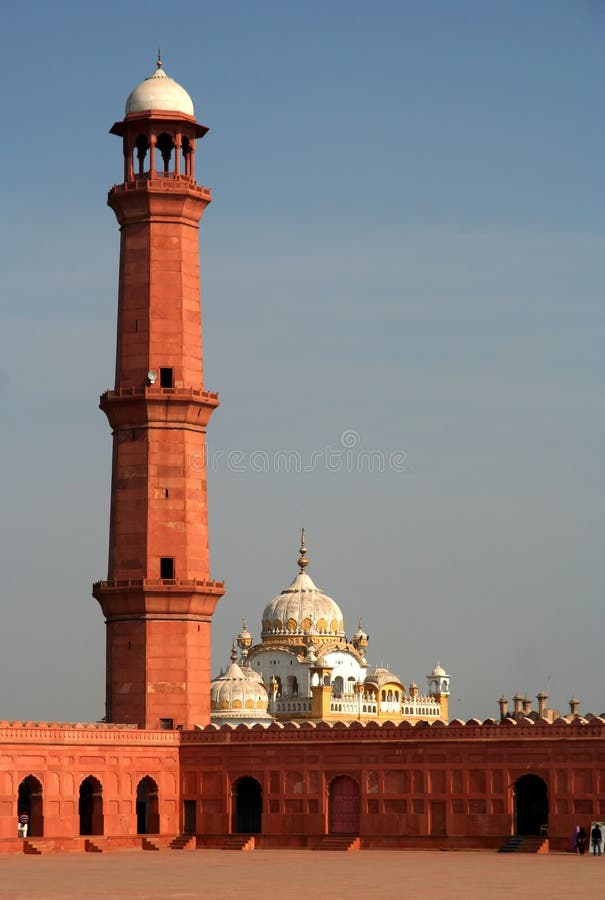 Minarett Der Badshahi Moschee Redaktionelles Stockbild - Bild von ...