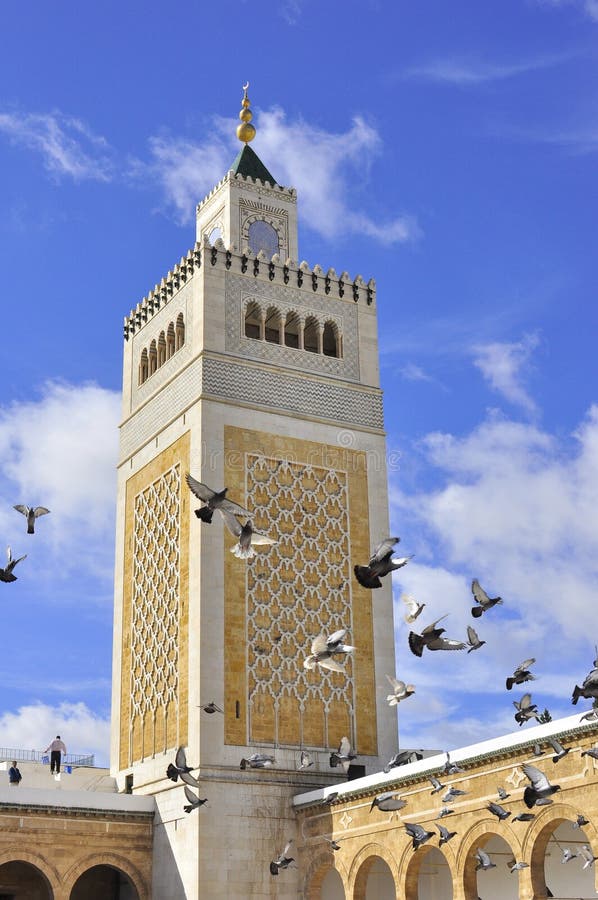 Minarett Der Moschee Von Uqba Stockbild - Bild von himmel, minarett ...