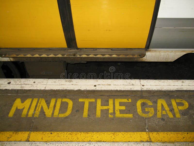 Mind the Gap in London editorial image. Image of yellow - 18618840