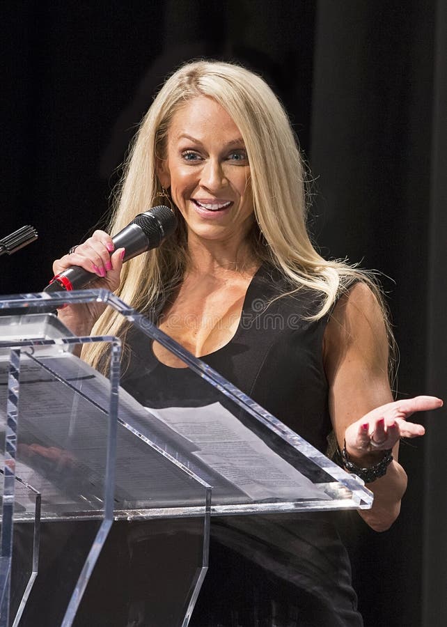 Mindi O ` Brien 编辑类照片. 图片 包括有 在期间, 性能, 健身, 风扇, 国际, 启发 - 93516261