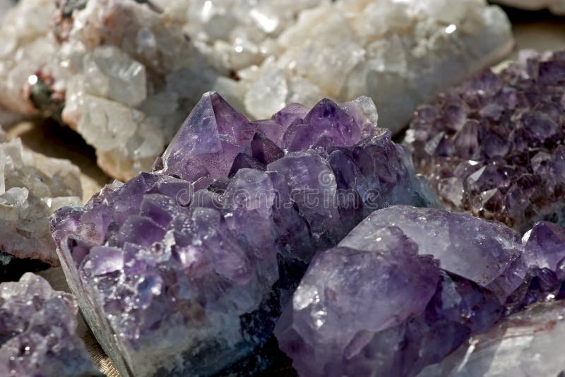 Gemmes et minerais rares image stock. Image du minerai - 86734139