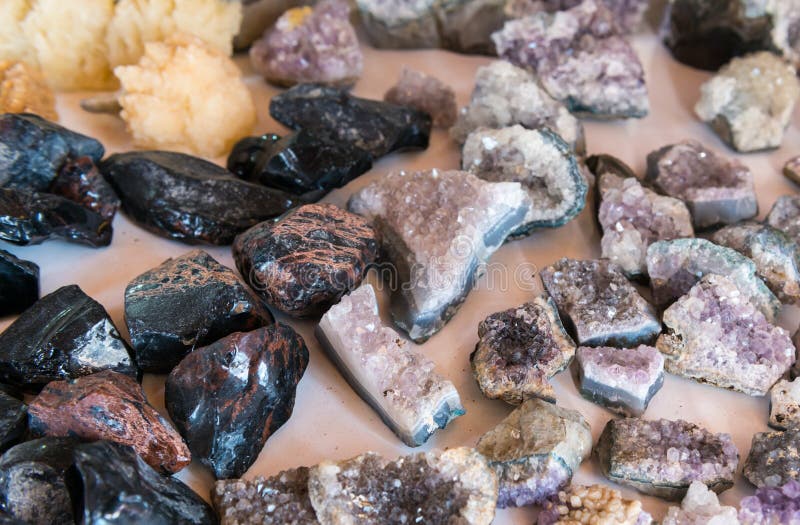 Minerais, Quartzo Natural Da Cor Imagem de Stock - Imagem de geologia ...