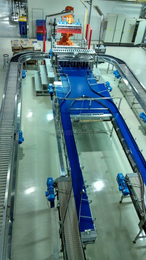 Mineral Drinking Water Packaging Conveyor System Stock Image - Image of ...