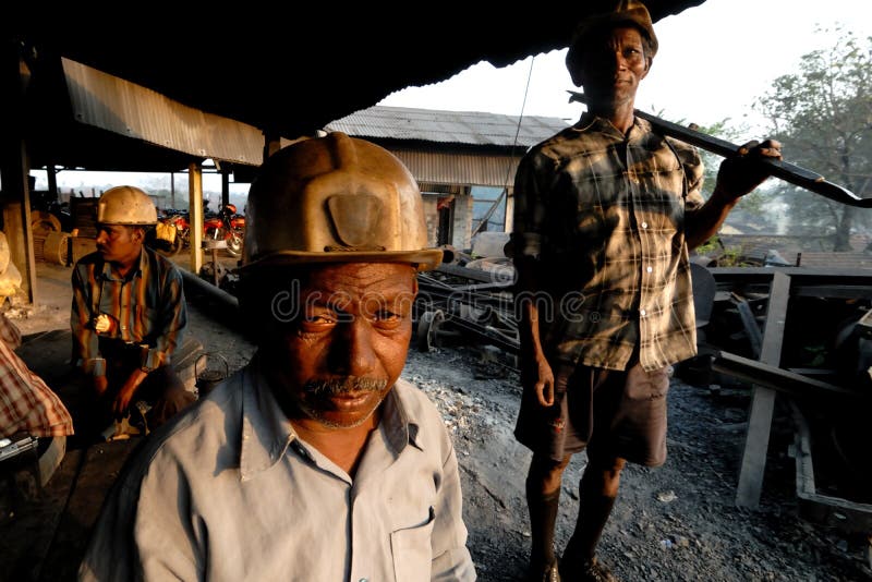 Minas De Carbón En La India Imagen editorial - Imagen de herramienta ...