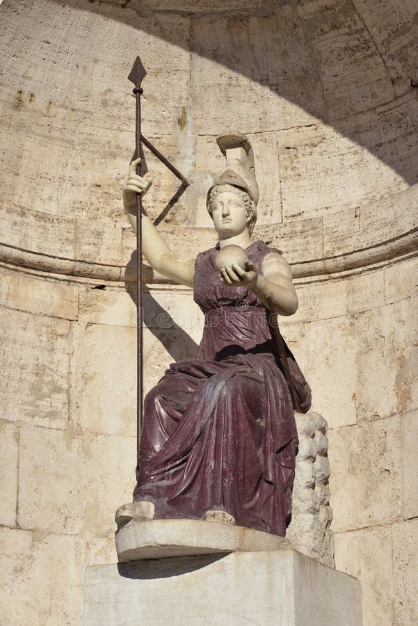 Minerva como Dea Roma imagen de archivo. Imagen de dios - 89415639