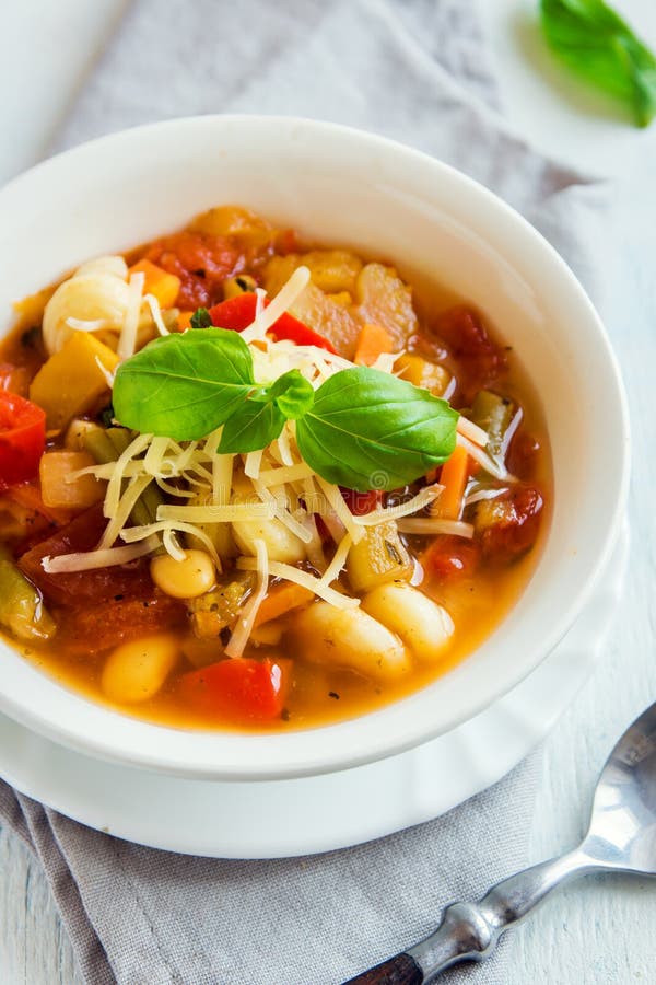 Minestra Siciliana Del Pomodoro Con I Fagioli Bianchi Cucina Italiana ...