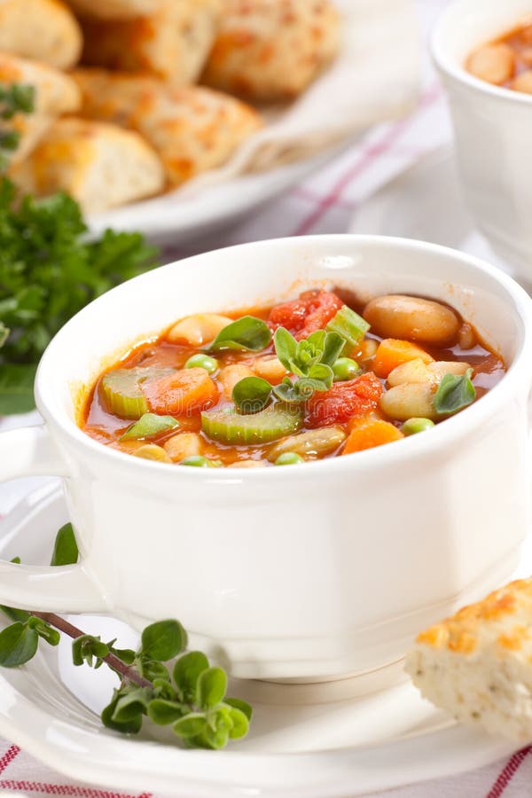 Minestronesuppe stockfoto. Bild von suppe, schüsseln, gesund - 9135212