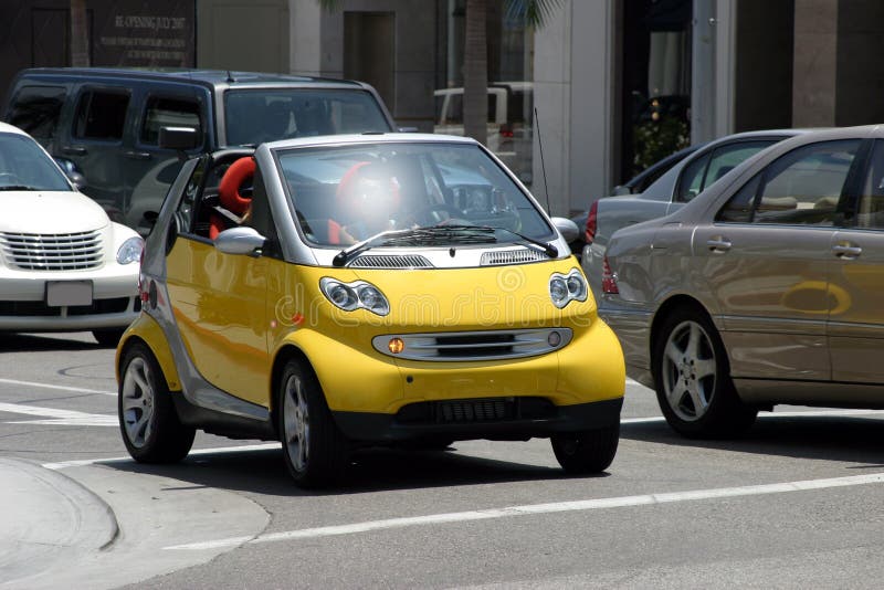 Mini auto stock foto. Image of kilometerstand, roadside - 2673224