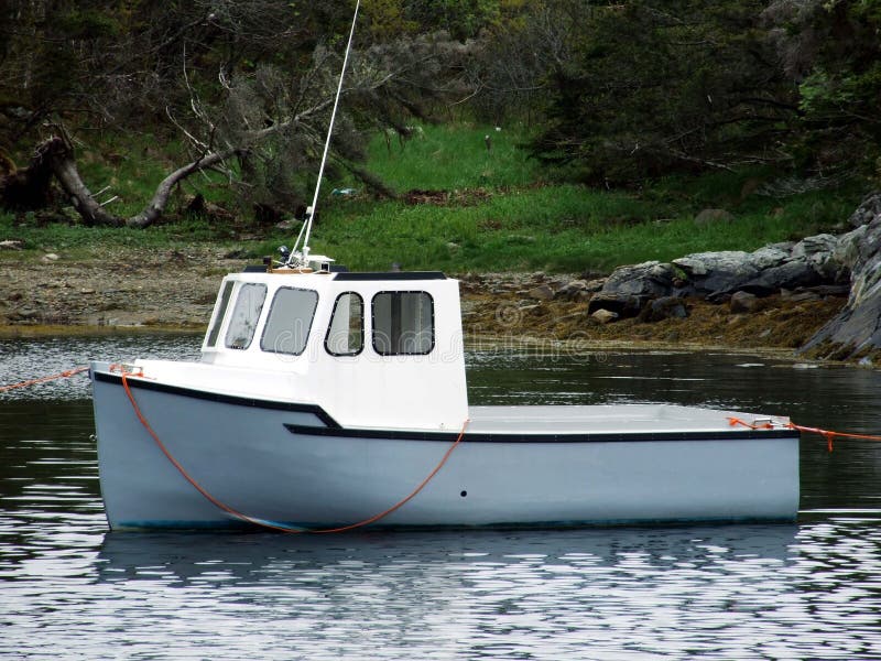 Mini barco de pesca foto de archivo. Imagen de mini, cuerda - 4797760