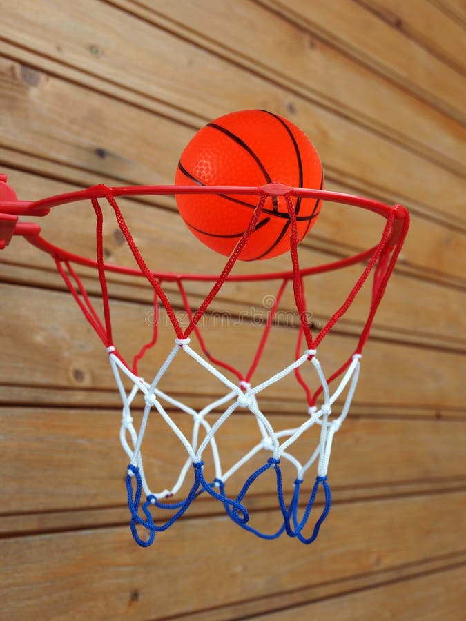 Mini basketbal stock foto. Image of raad, binnen, muur - 20742372