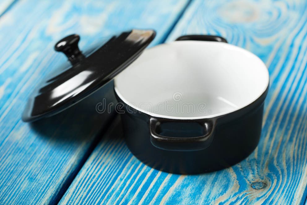 Mini black empty casserole stock photo. Image of utensil - 133118370