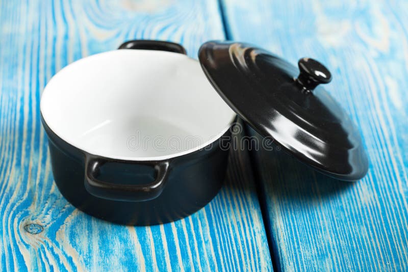 Mini black empty casserole stock image. Image of food - 160192449