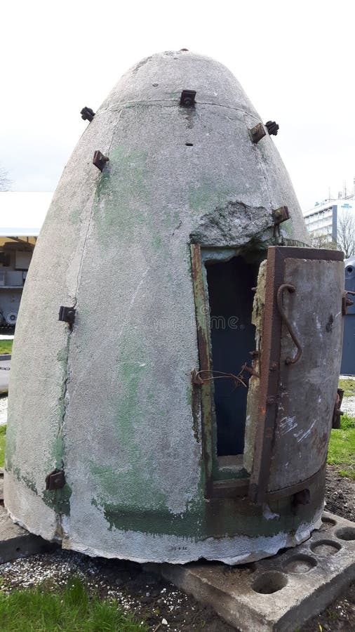 Mini-bunker redactionele stock afbeelding. Image of oorlog - 105925924