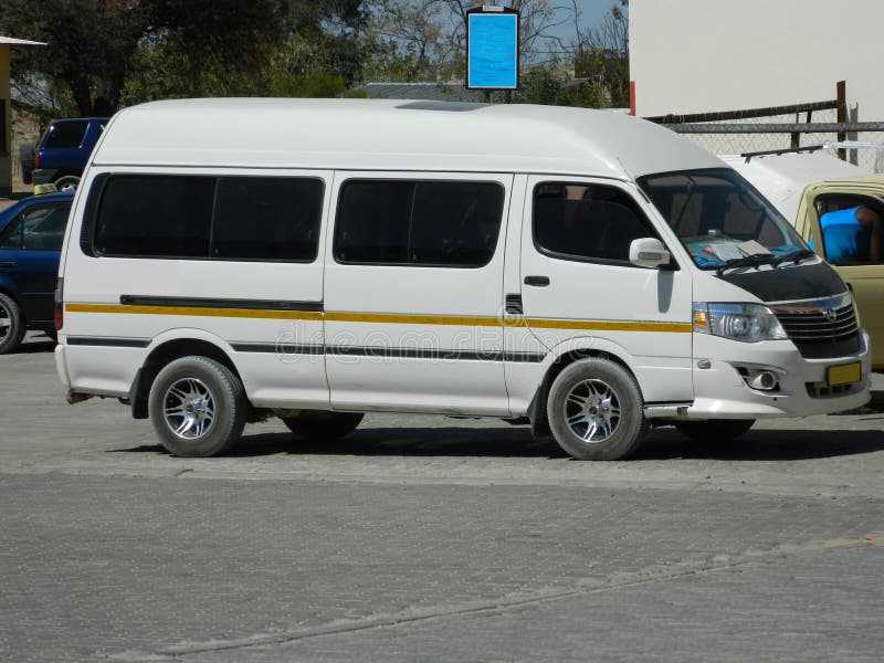 Mini Bus photo stock. Image du jaune, minibus, blanc - 37999102