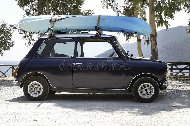 Honda Element Minivan Loaded with Kayaks Editorial Photography - Image ...