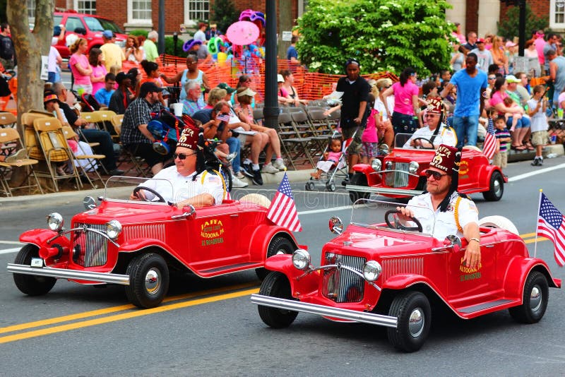 Mini Car Riders in Parade editorial photo. Image of participants - 26957056
