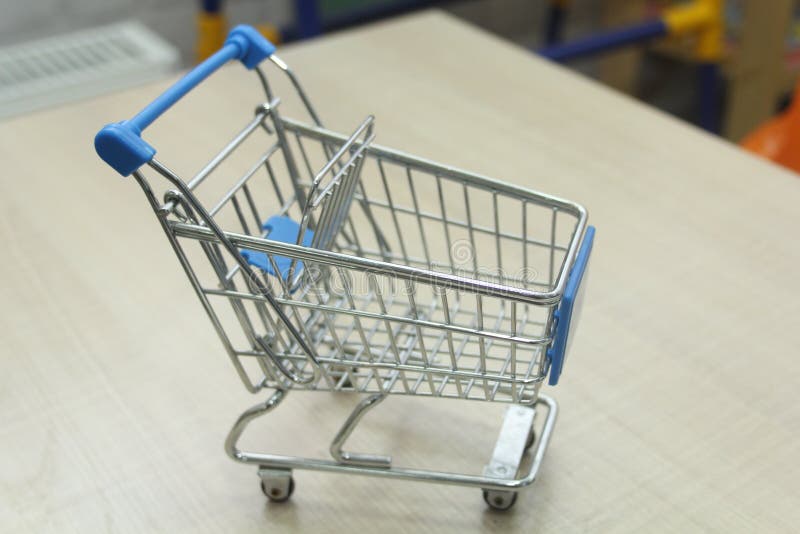 Mini Carrinho De Compras/trole Do Supermercado Foto de Stock - Imagem de mercado, supermercado ...