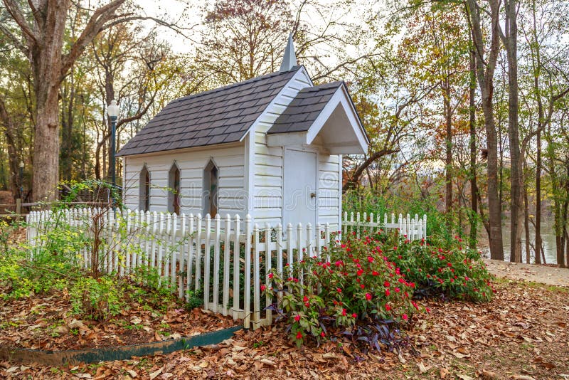 Mini Chapel imagen de archivo. Imagen de capilla, iglesia - 63583083