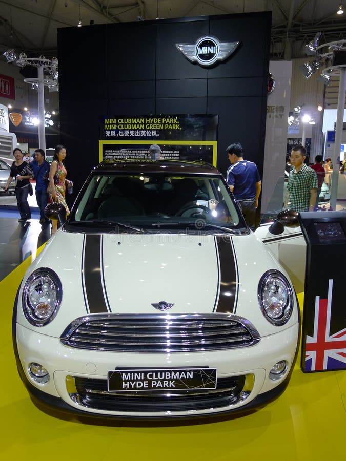 Mini clubman hyde park editorial photo. Image of center - 28023836