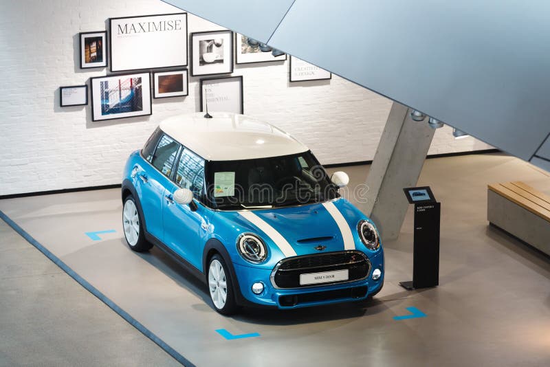 Mini Cooper in the Exibition Editorial Image - Image of belt, exhibit ...