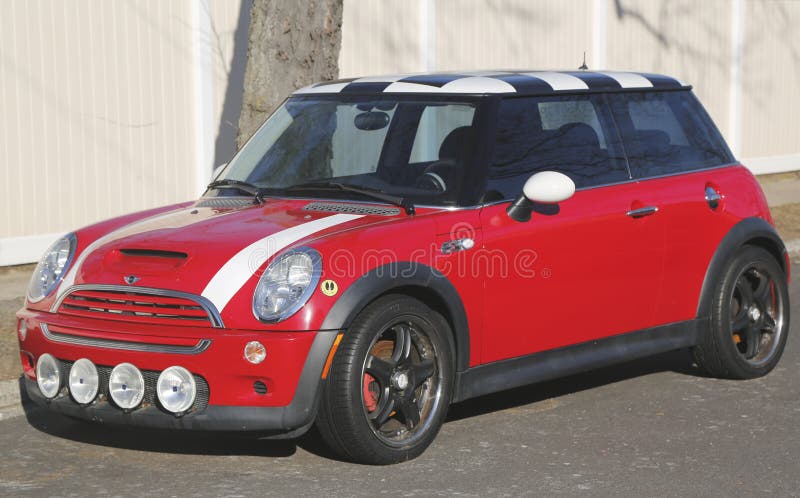 Mini Cooper Hardtop-Auto redaktionelles stockfoto. Bild von industriell ...