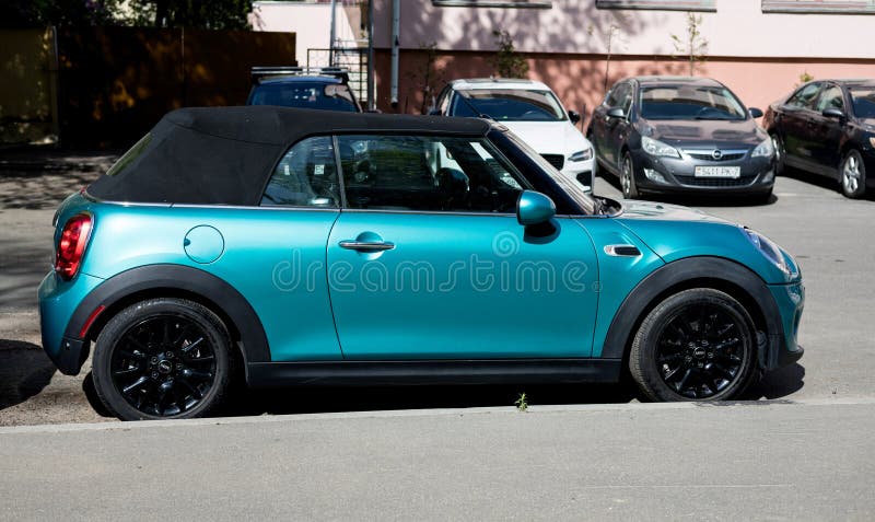 MINI Cooper side view editorial stock image. Image of travel - 318182129