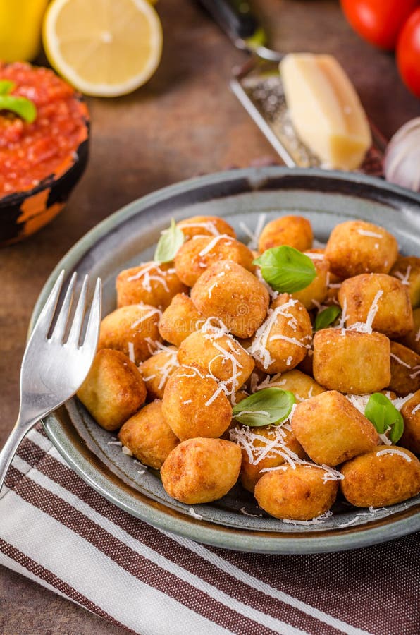 Mini Crocchetta Fritta Dorata Fotografia Stock - Immagine di cucina ...
