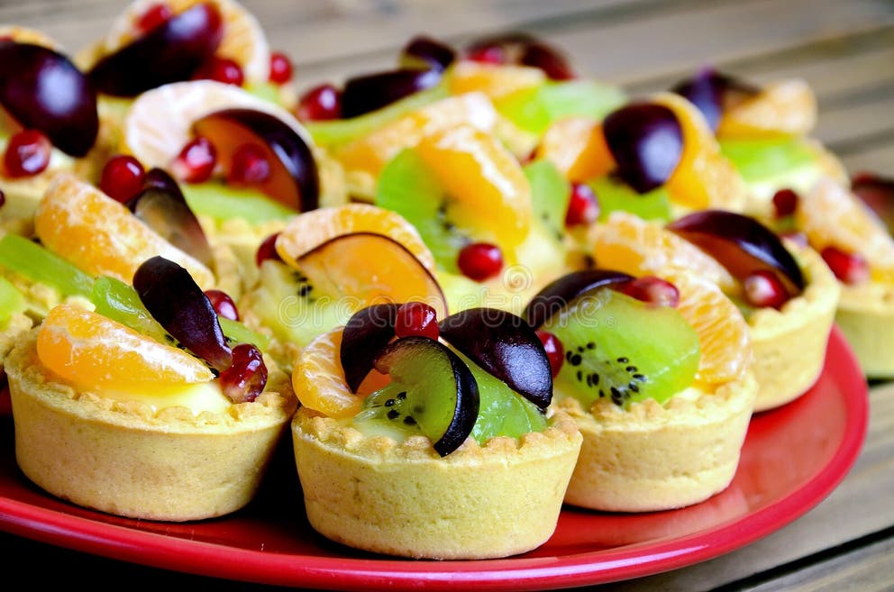 Mini crostata con frutta immagine stock. Immagine di crosta - 52289367